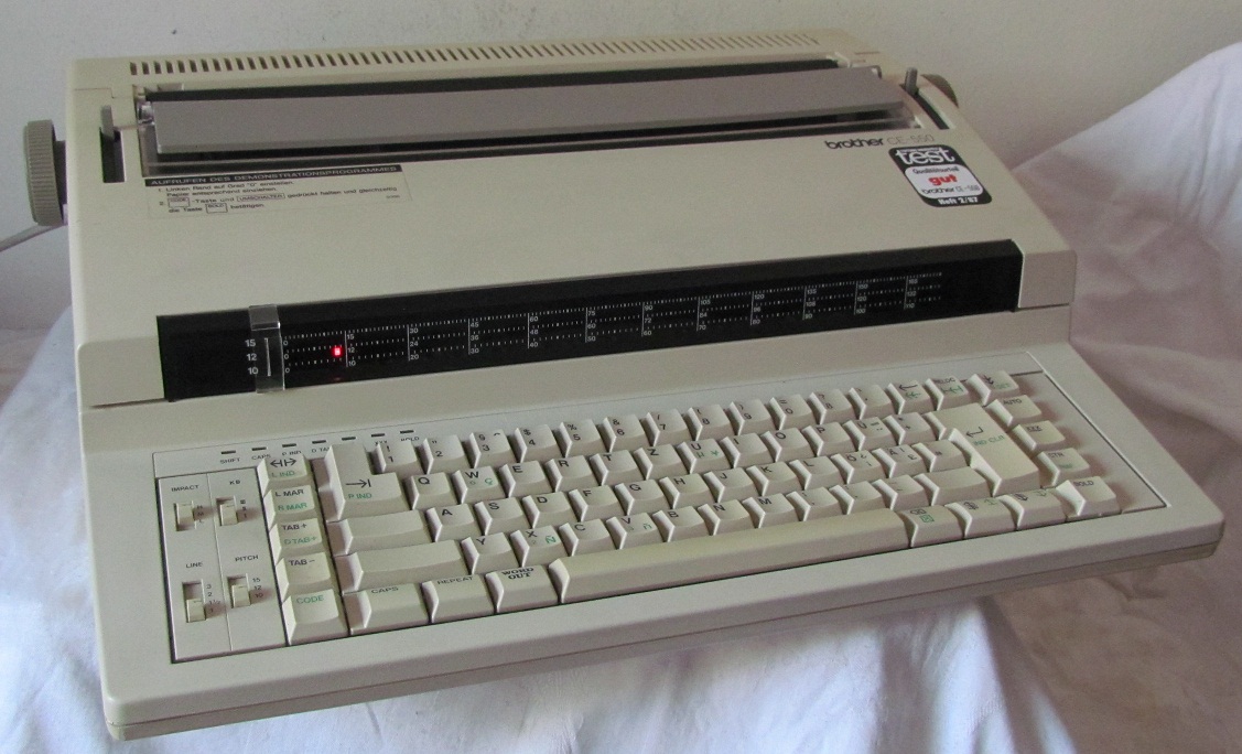 Elektrische Schreibmaschine Brother CE-550 mit Anleitung + Gewährleistung
